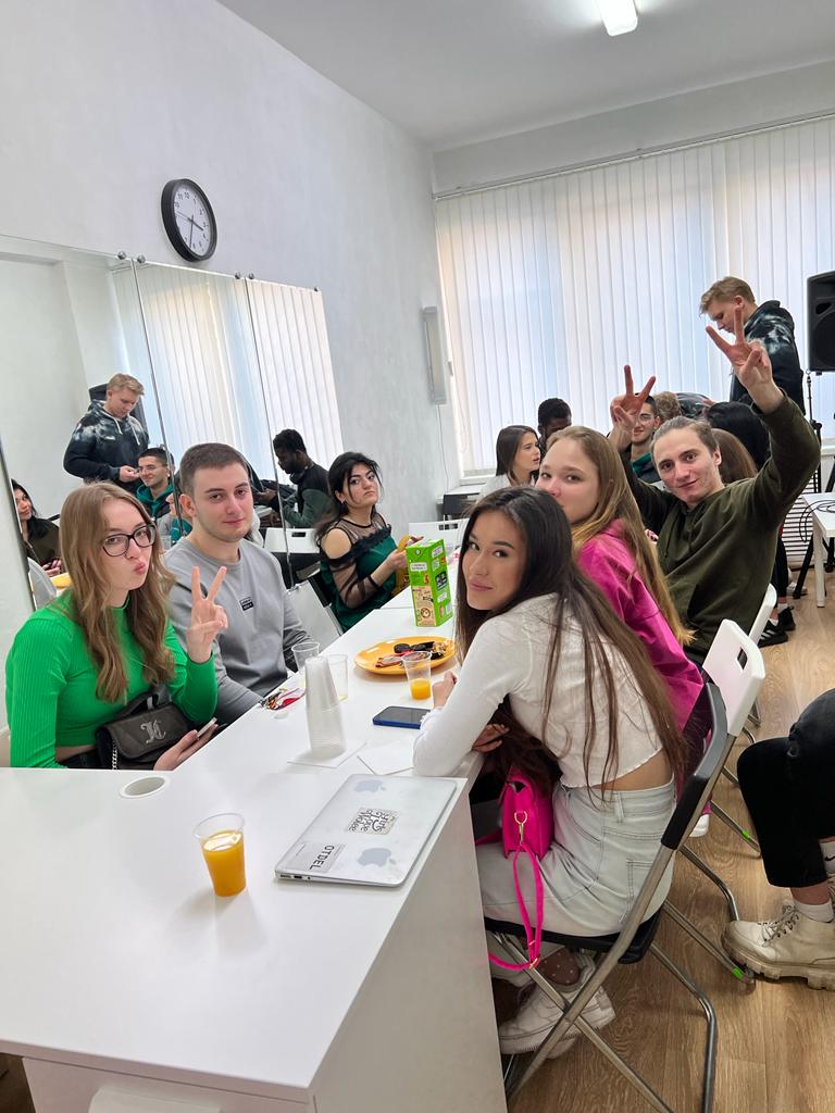 Студенты факультета дизайна и рекламы посетили центральный офис ...